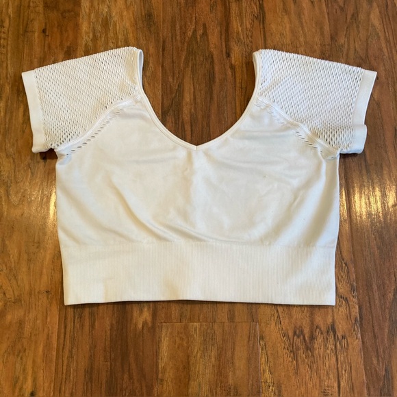 aerie | Tops | Offline Aerie White Active Wear Cropped Work Out Top ...